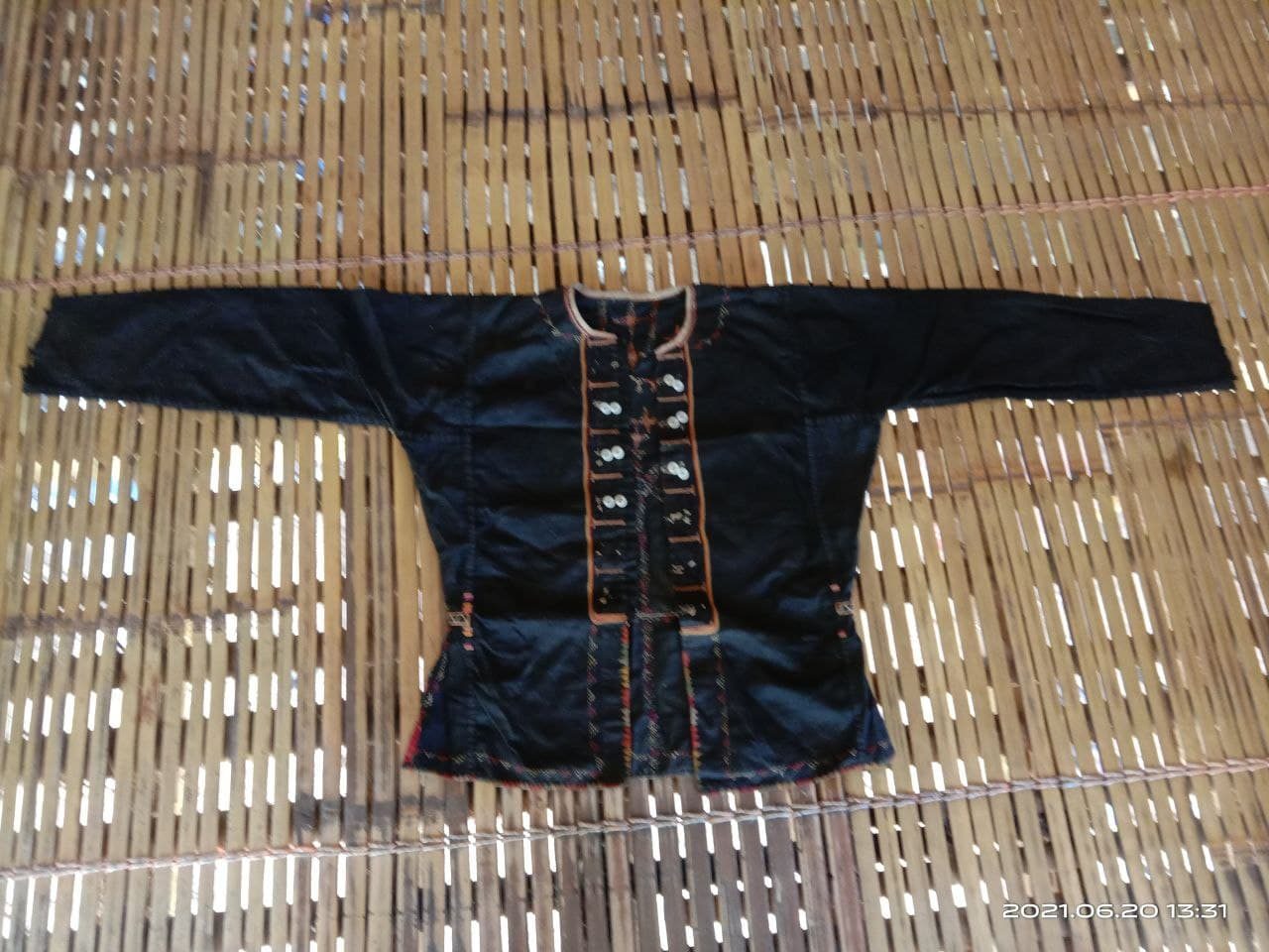 Bhadhu dan Suval: Pakaian Lelaki Tenunan Etnik Rungus – WadahDBP