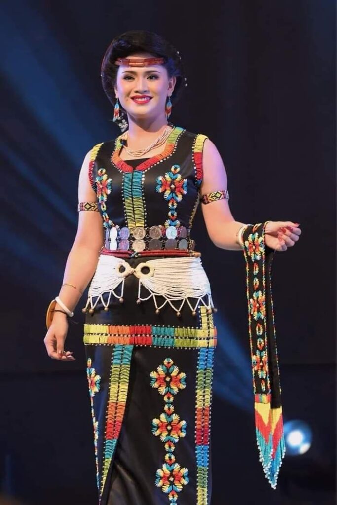 Keunikan Busana Tradisional “Pinongkoloh” sebagai Warisan dan Identiti ...
